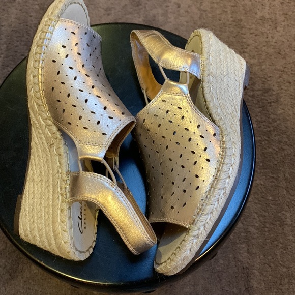Clarks | Shoes | Clarks Gold Sandals | Poshmark